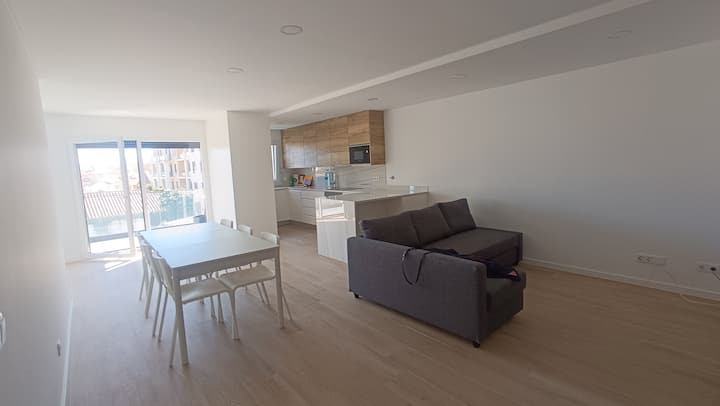 Apartamento T3 A 180 Metros Da Marginal. - São Martinho do Porto