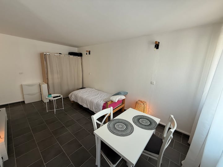 Studio Cosy & éQuipé à Nanterre + Parking - Nanterre