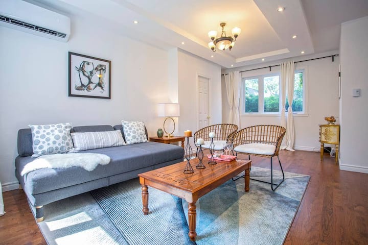 4br House Near Côte-vertu Metro W/ 2.5 Baths - Montréal, QC