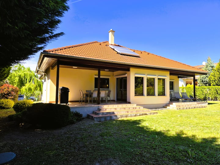 Emmausz Pihenőház Siófok By Bltn - Siófok