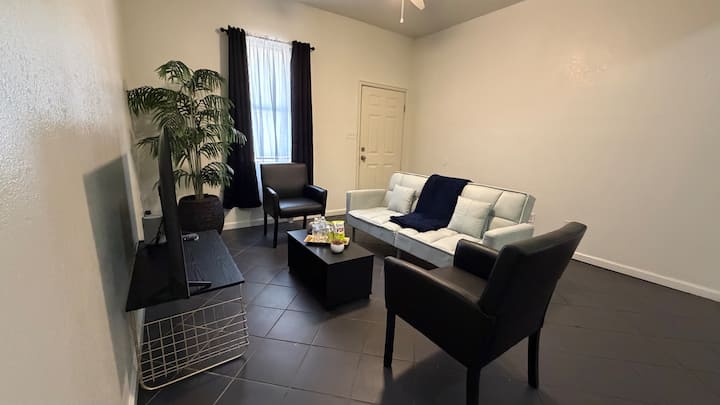 Warner B | Minutes From Downtown & St Bernard’s - Jonesboro, AR