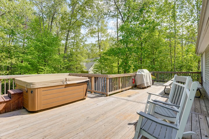 Hot Tub, Boat Slip & Arcade Games! Lake Anna Home - Lake Anna, VA