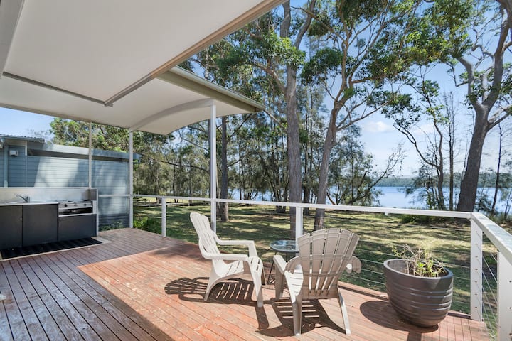 Lakefront Apartment - Lake Conjola