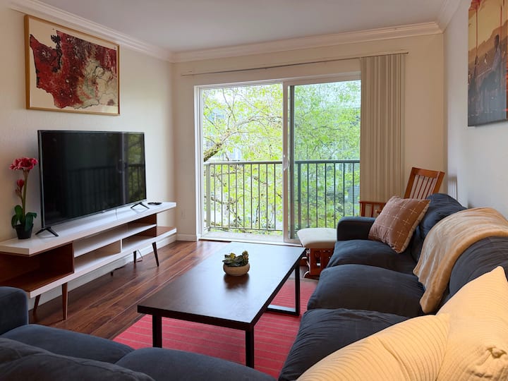 Stylish Central Crashpad W/ Parking+rooftop+ac - Seattle, WA