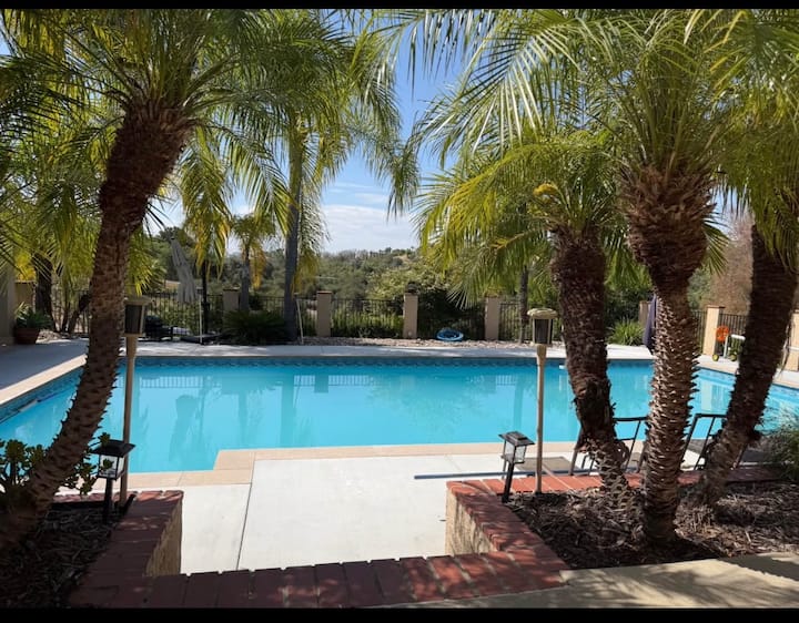 2 Bedrooms, 1 Full Bathroom, Pool Access. $500 Per - Fallbrook, CA