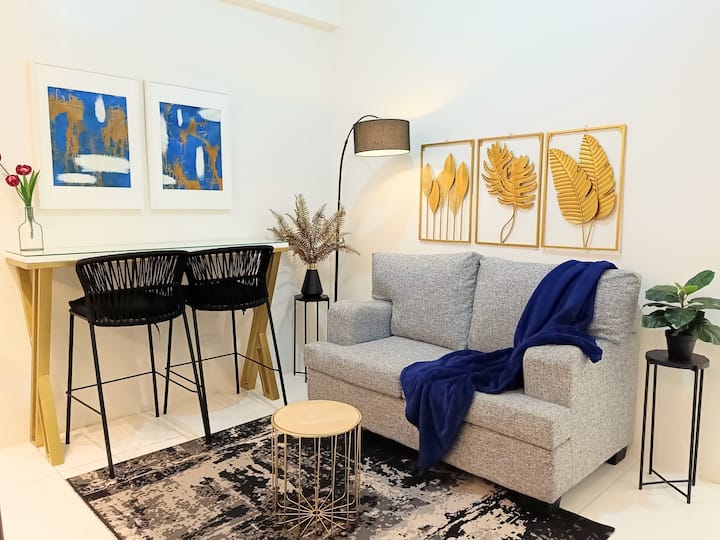 Modern Luxxe W/ Balcony Sm Naga | Condo + Wi-fi - Naga