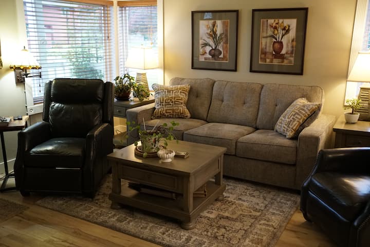 Charming Puyallup Home, 1.2 Miles From Downtown - Puyallup, WA