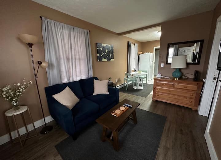 Quiet 1br | Fast Wi-fi | Near Hospital & Bsu - Muncie, IN