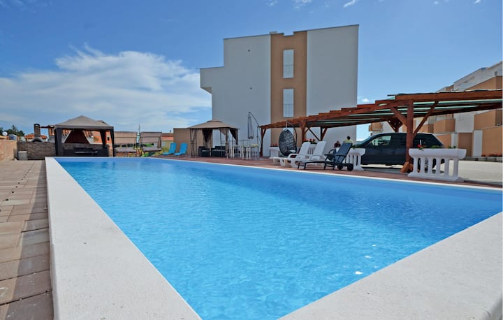 Gorgeous Apartment In Nin With Swimming Pool - Nin