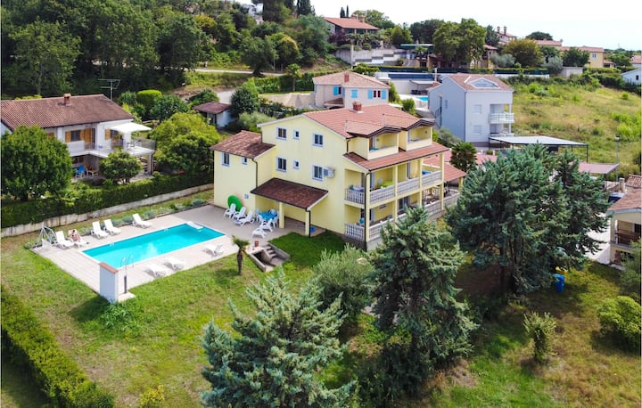 2 Bedroom Nice Apartment In Porec - Poreč