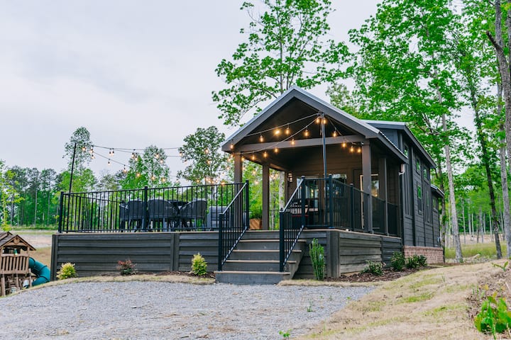 The Little Lake Cottage On The Hill - Alabama