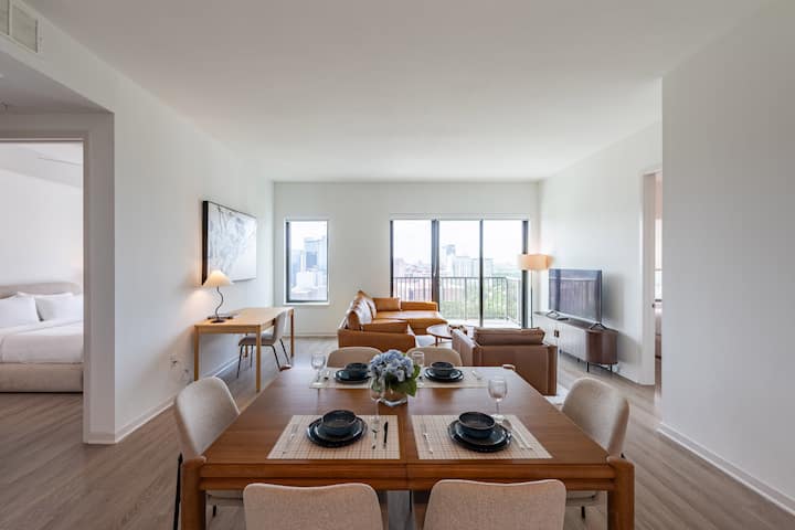 Staycozy Vantage Tower Grand 2-bedroom Suite - Houston, TX