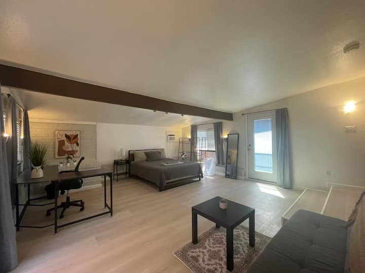 Cozy Private Room Close To Ucdmc (Cactus Green) - Sacramento, CA