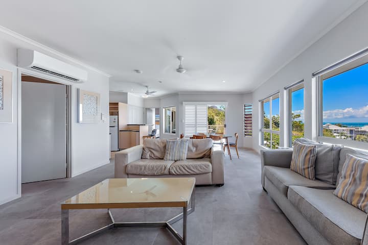 2 Bedroom Coral Sea Penthouse - Airlie Beach