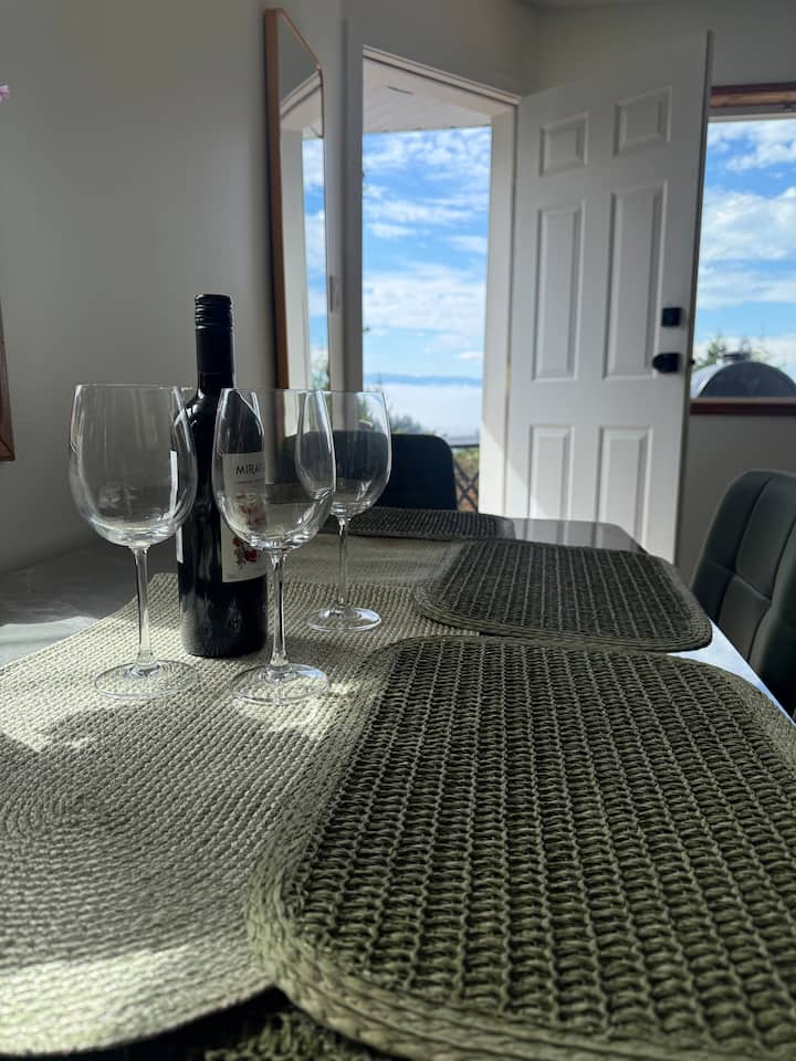 Luna Blanca Lookout Airbnb; Beautiful! - Sooke