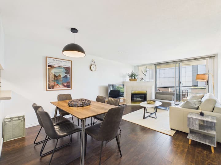 Modern 2br Steps To Bc Place/free Parking - Vancouver