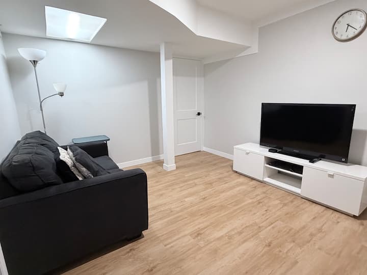 Cozy 2br Private Guest Suite @29th Ave Skytrain - Vancouver
