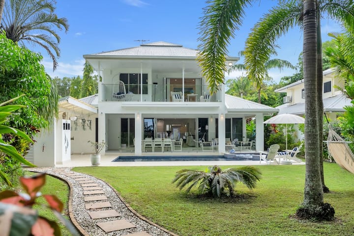 Belle Escapes Beach Paradise - Trinity Beach