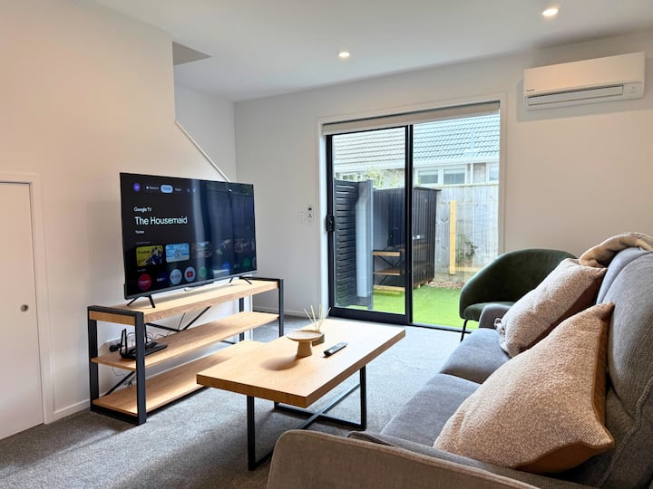 Modern 2br Townhouse In Fairfield - Lower Hutt
