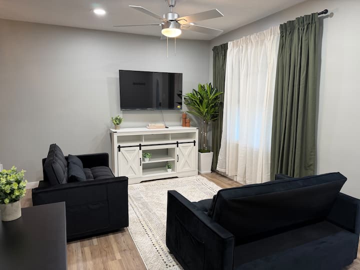 Modern Kc Duplex Near Downtown - Unit 1 - Avondale, MO