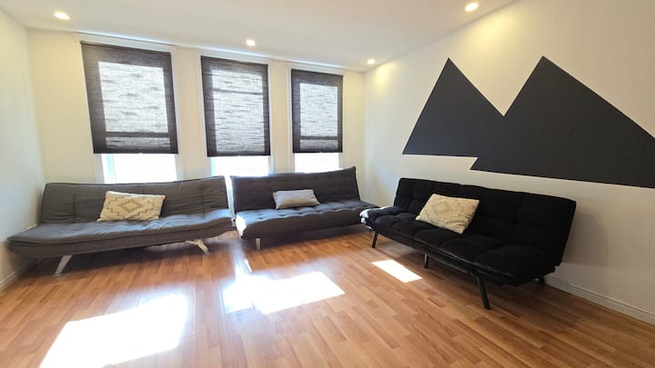 1• Your Crew’s Plateau Hq • Steps To Nightlife - Montreal