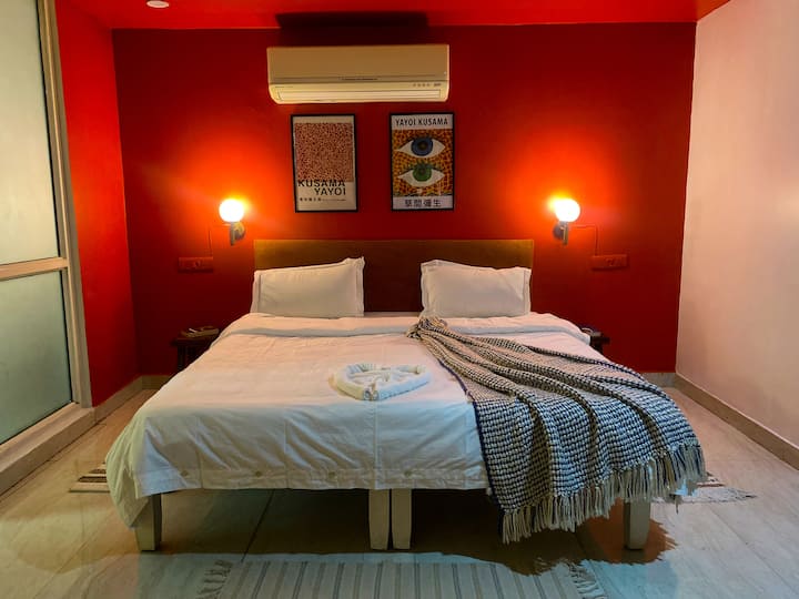 Stylish Luxury Apartment Withtheme Room In Hkv - Delhi
