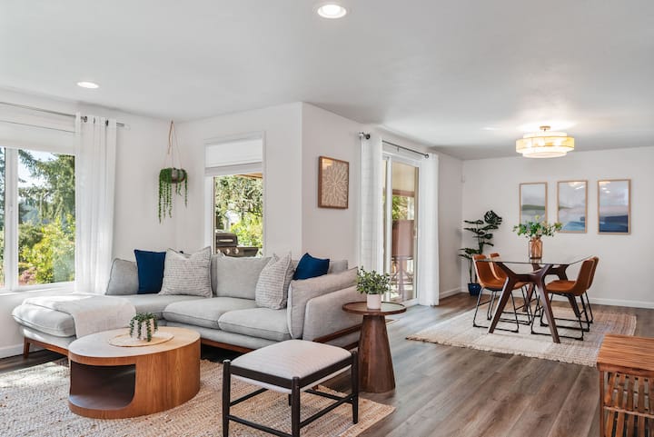 Phinney Bay Cottage With A View - Bremerton, WA