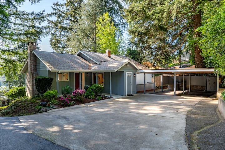 Phinney Bay Cottage With A View - Bremerton, WA