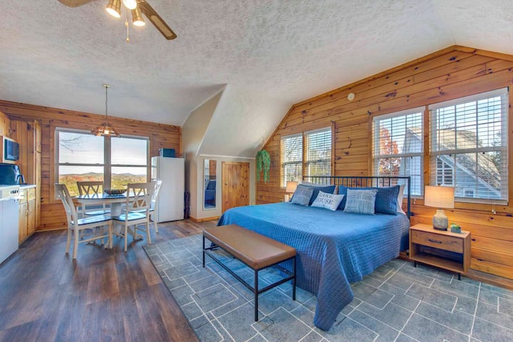 Lake & Mtn View Romantic Retreat W/cozy Space Nook - Douglas Lake, Dandridge