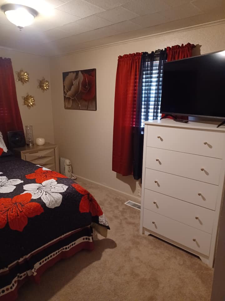 Small 3 Bedroom 1 Bath. Quite And Cozy - Carbondale