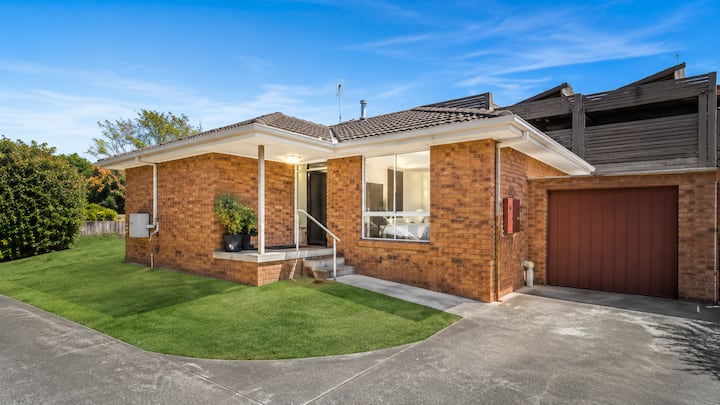 Spring Lane Garden Hideaway - Yarra Glen