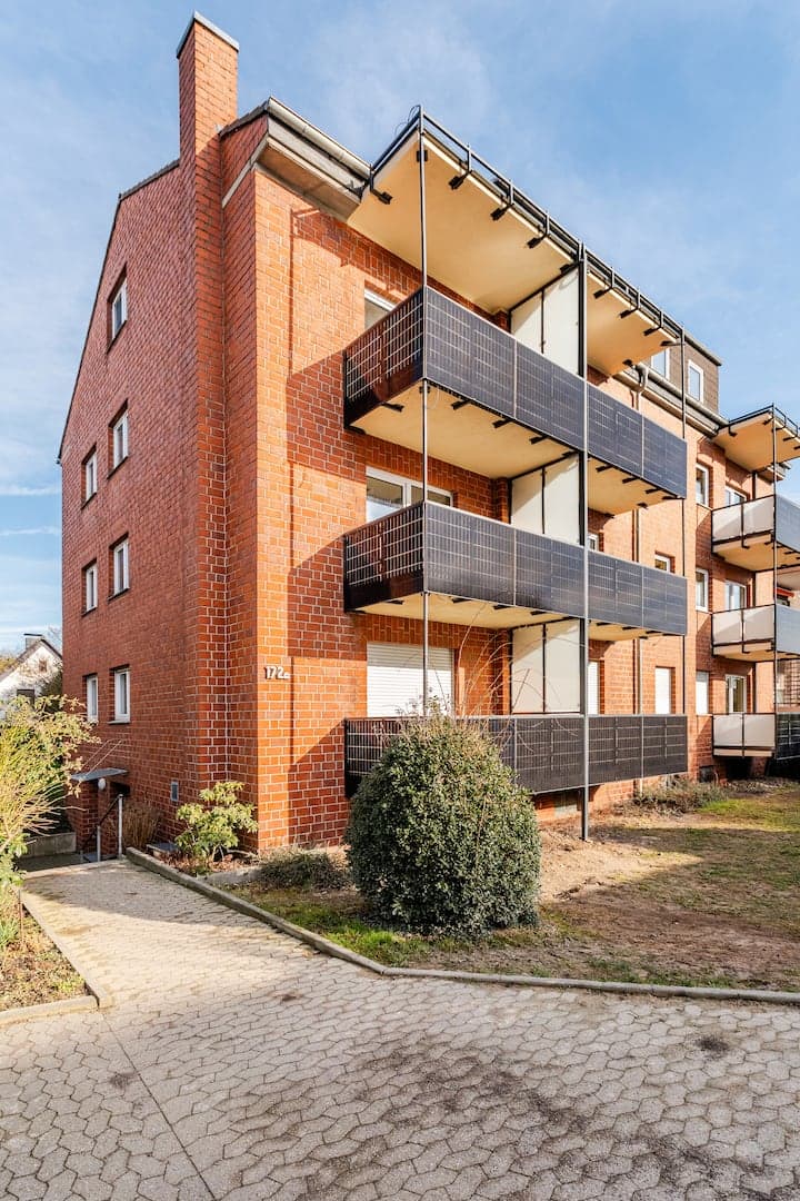 Großzügige Wohnung Mit Balkon - Düsseldorf