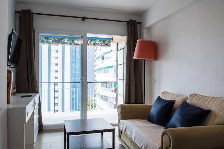 Dona 9n4 - Benidorm