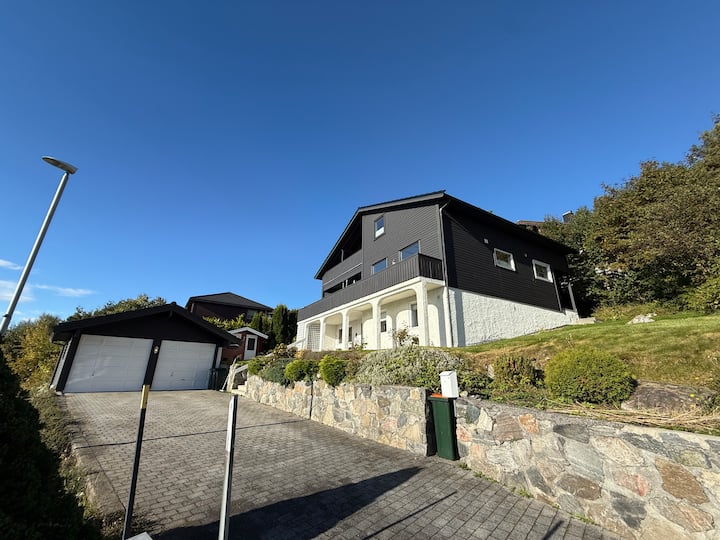 Hus På Toppen Av Nordbyen - Molde