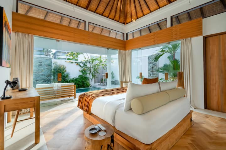 Coastal Luxe 2br Villa Just Minutes From The Beach - Indonesia