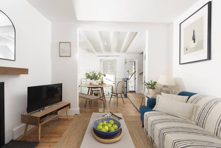 Bluebell Cottage - Pets Welcome, Wood Burner, Wifi - St Ives