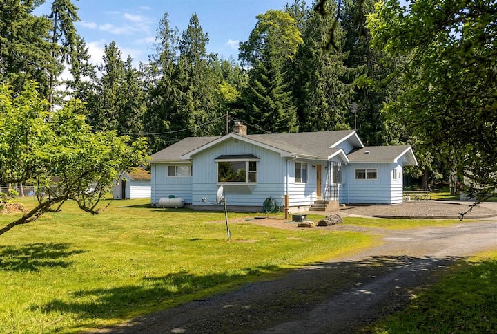 Mid-century Retreat In Clallam County, Wa - Port Angeles, Washington