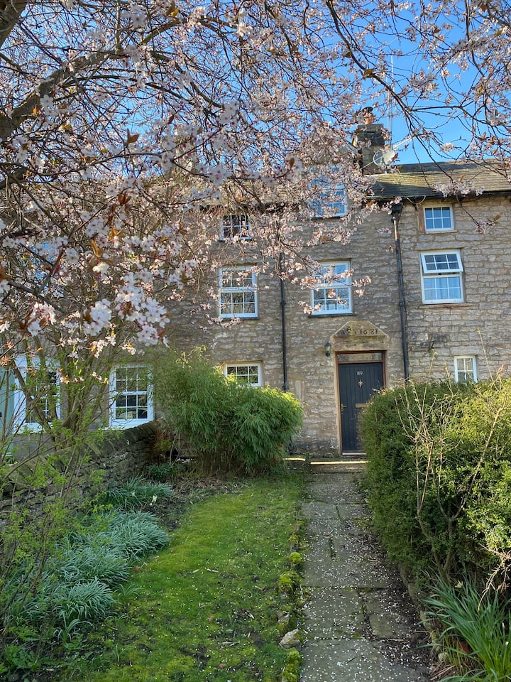 Twin Attic And Single Bedroom In Rural Market Town - Kirkby Stephen