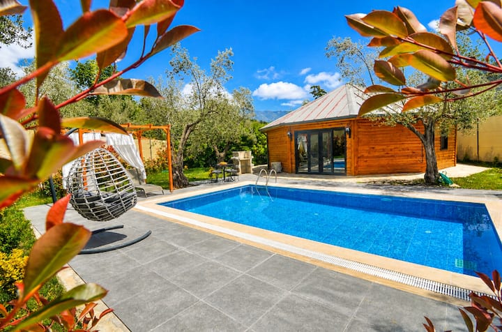 Ahşap Villa 2 Yatak Odalı ÖZel Havuzlu Bahçeli - Ölüdeniz