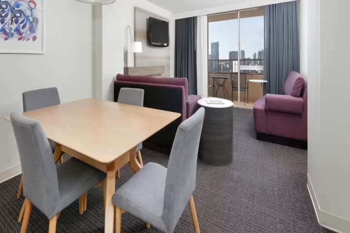 One Unit | Breakfast Included | Pool Access - Dallas, TX