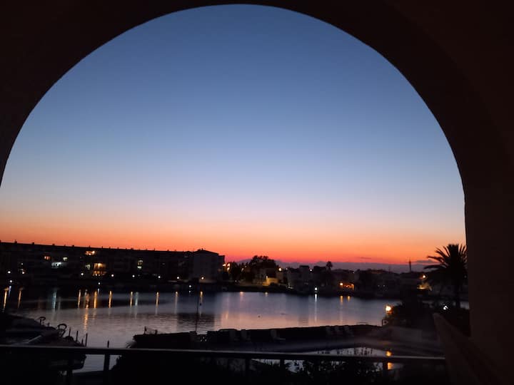 Un Rêve Entre Canaux Lac Et Mer - Roses