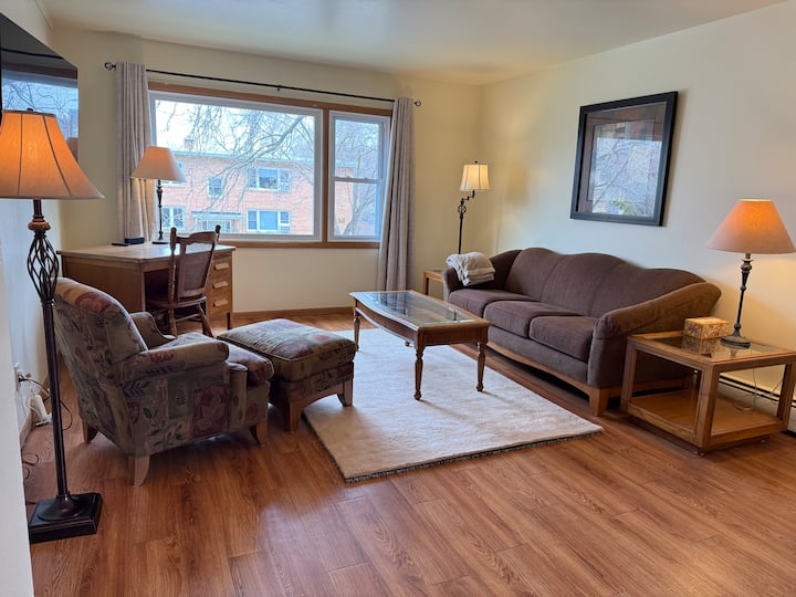 Ideal Location (Upper Unit) -Arboretum, Uw, Lakes - Madison