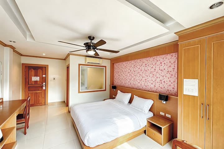 B-patongbeach Area/ Balcony Room/pool&lift&kichten - Patong Beach