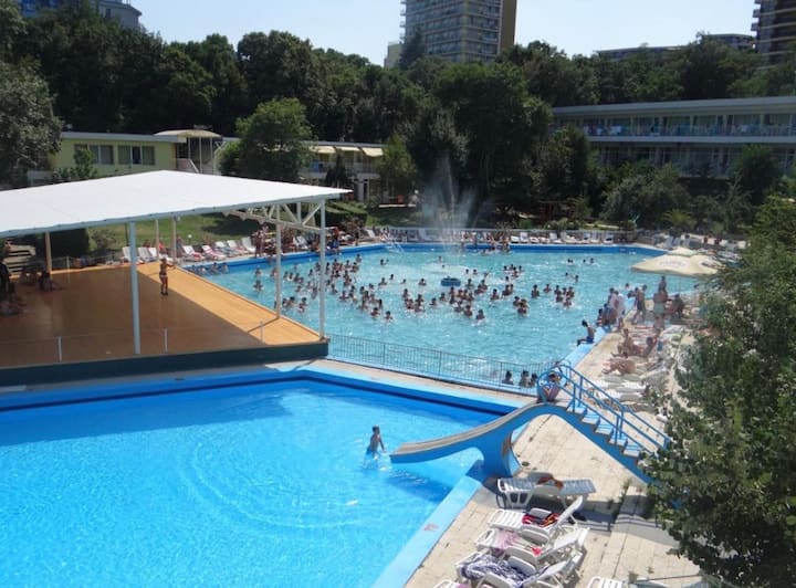 Sunny Studio With Pool View & Kitchen - Varna