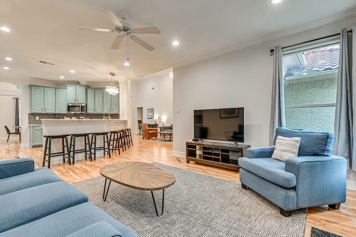 Fire Pit + Spacious Yard: Irving Family Home - Irving, TX