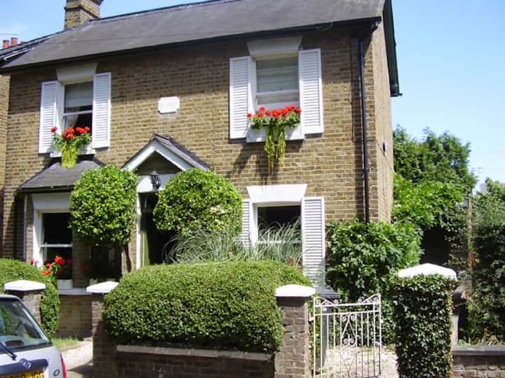 Charming Riverside Studio Near Eton & Windsor - 슬라우
