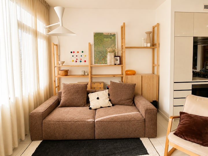 Spacious Zetland 1br | Near Uni Shops & Train - Randwick