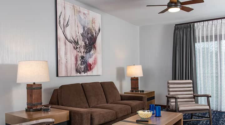 Glacier Canyon 3-bedroom Deluxe Wilderness Retreat - Wisconsin Dells, WI