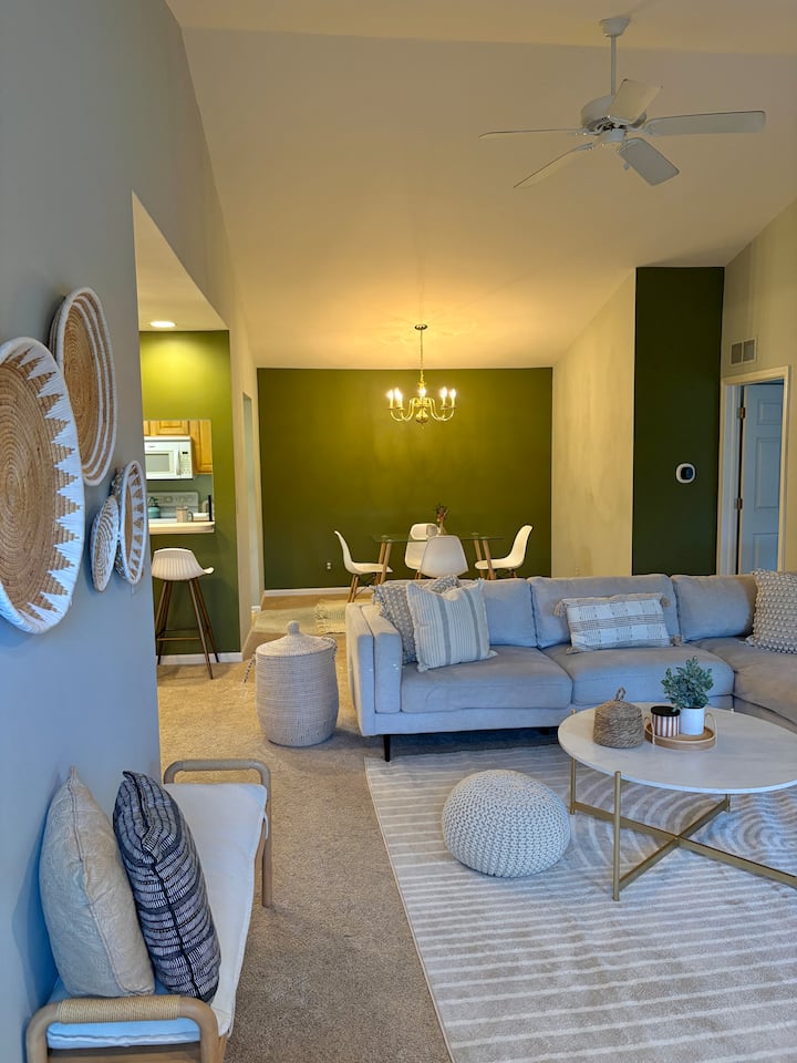 A Cozy Condo On Hall Rd - Sterling Heights, MI