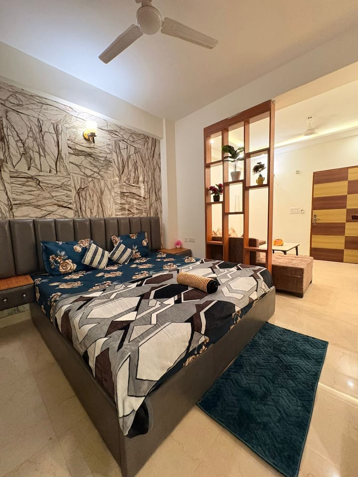 Family | Couple Friendly| Cost Effective| Studio - Vrindavan